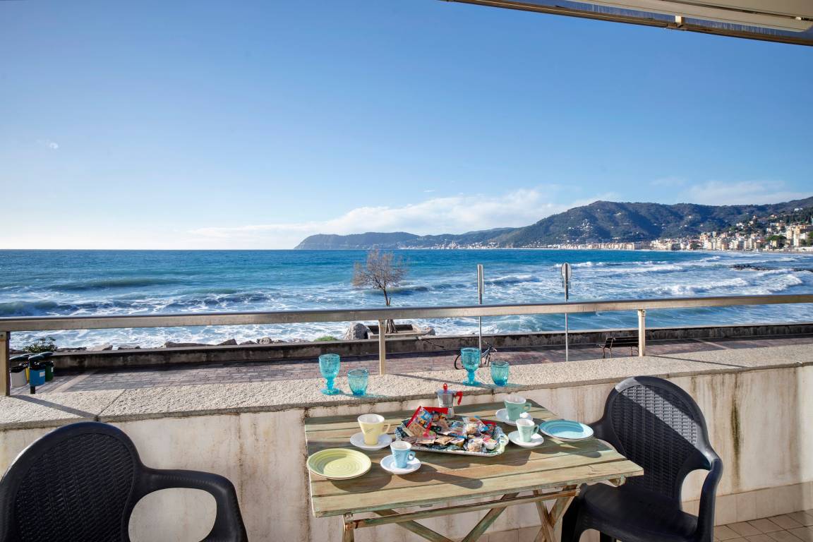 60 M² Ferienwohnung ∙ 2 Schlafzimmer ∙ 4 Gäste - Alassio