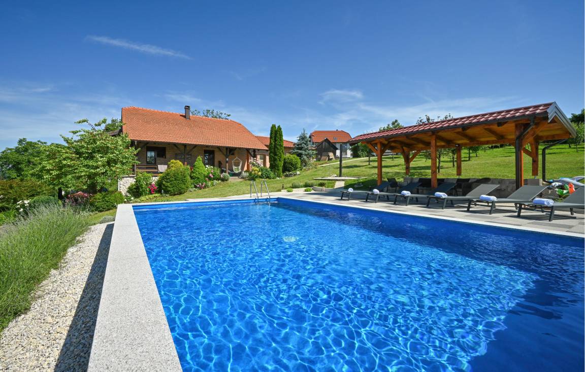 211 M² Ferienhaus ∙ 4 Schlafzimmer ∙ 11 Gäste - Kroatien