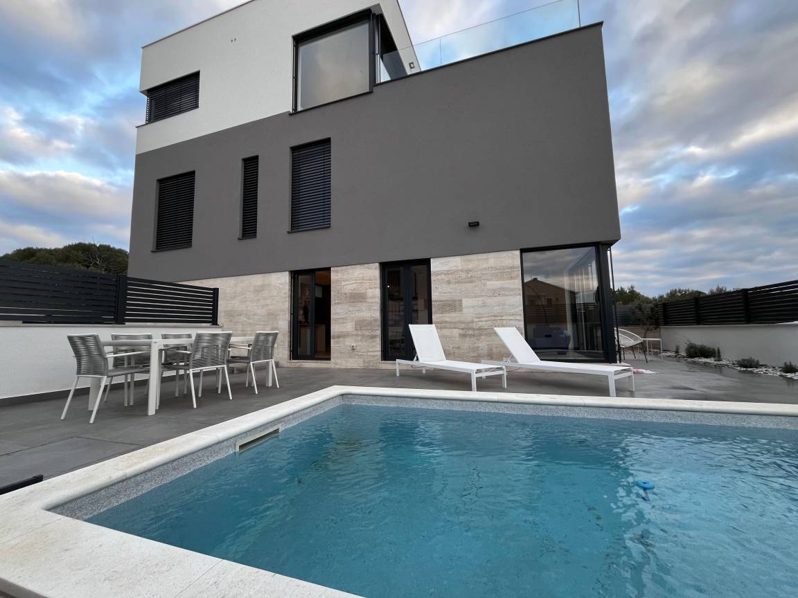 190 M² Ferienhaus ∙ 3 Schlafzimmer ∙ 6 Gäste - Zadar