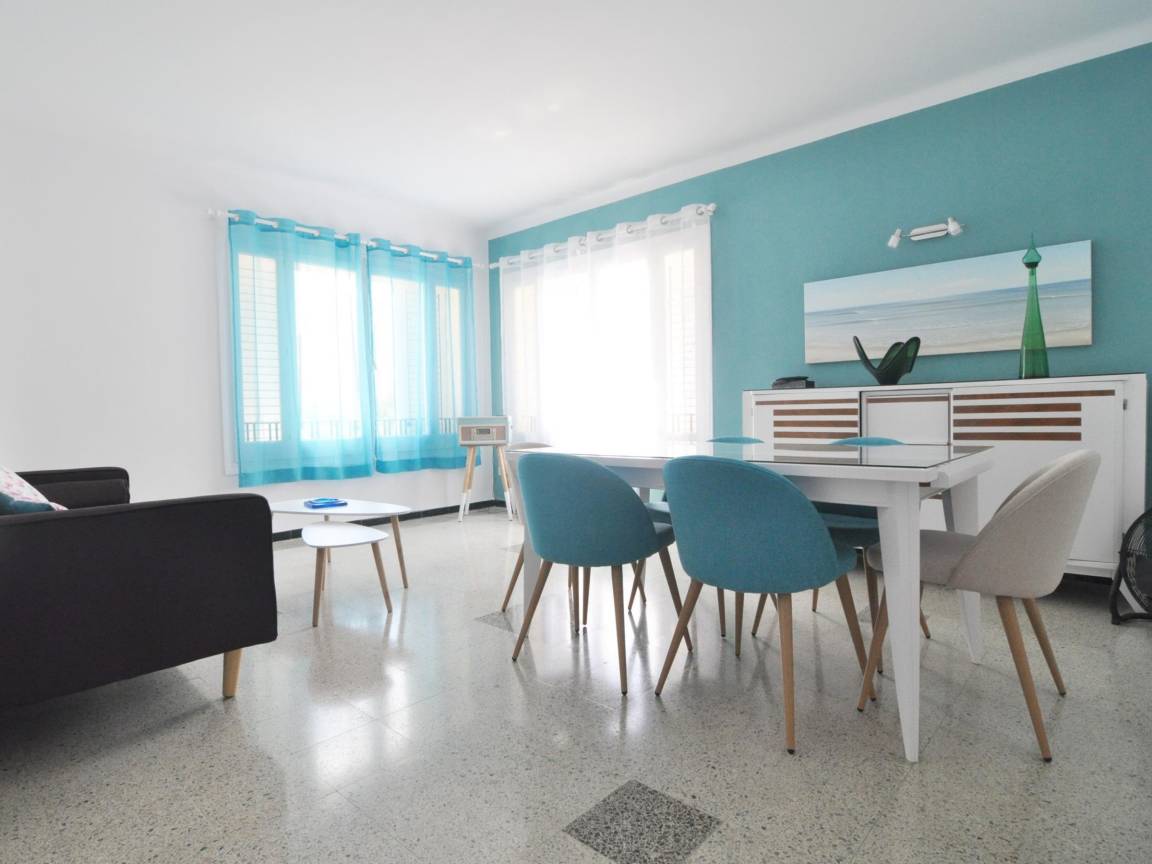 80 M² Apartamento ∙ 3 Habitaciones ∙ 6 Huéspedes - La Escala