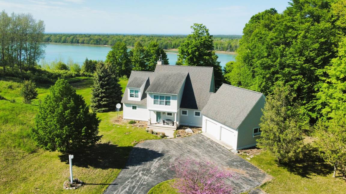 277 M² House ∙ 5 Bedrooms ∙ 12 Guests - Frankfort, MI