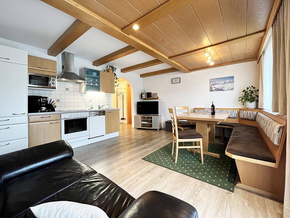70 M² Ferienwohnung ∙ 2 Schlafzimmer ∙ 6 Gäste - Tschagguns