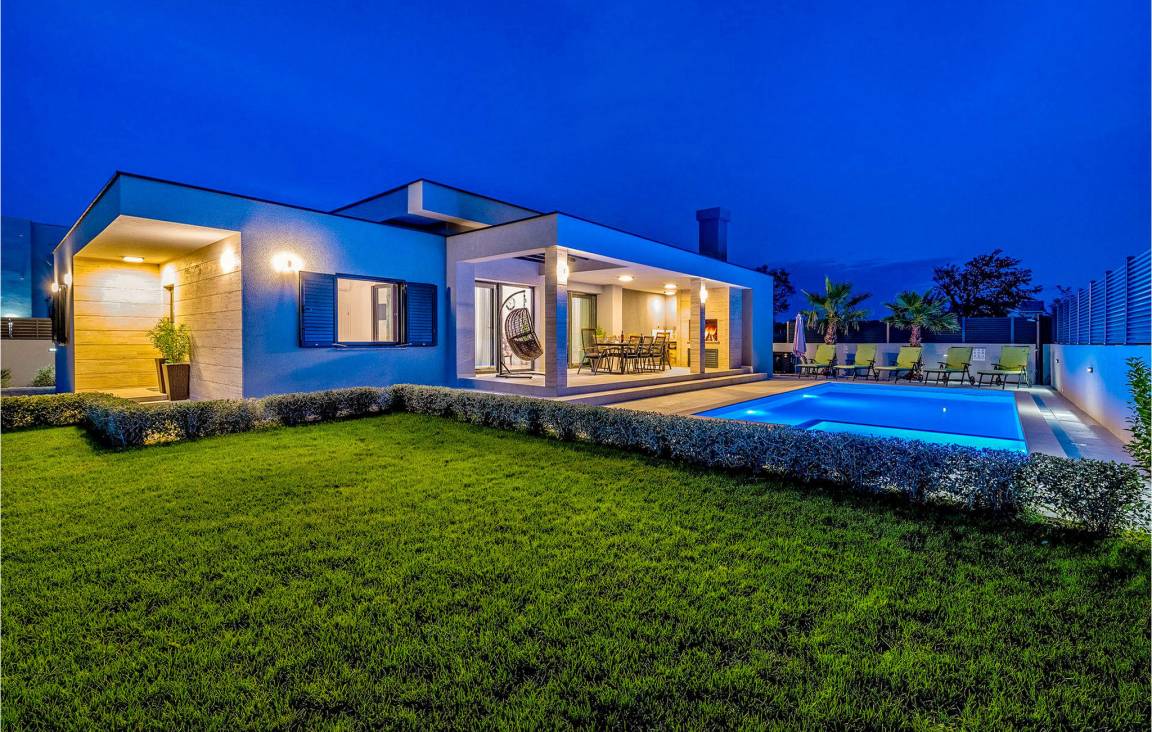 160 M² Ferienhaus ∙ 4 Schlafzimmer ∙ 10 Gäste - Nin