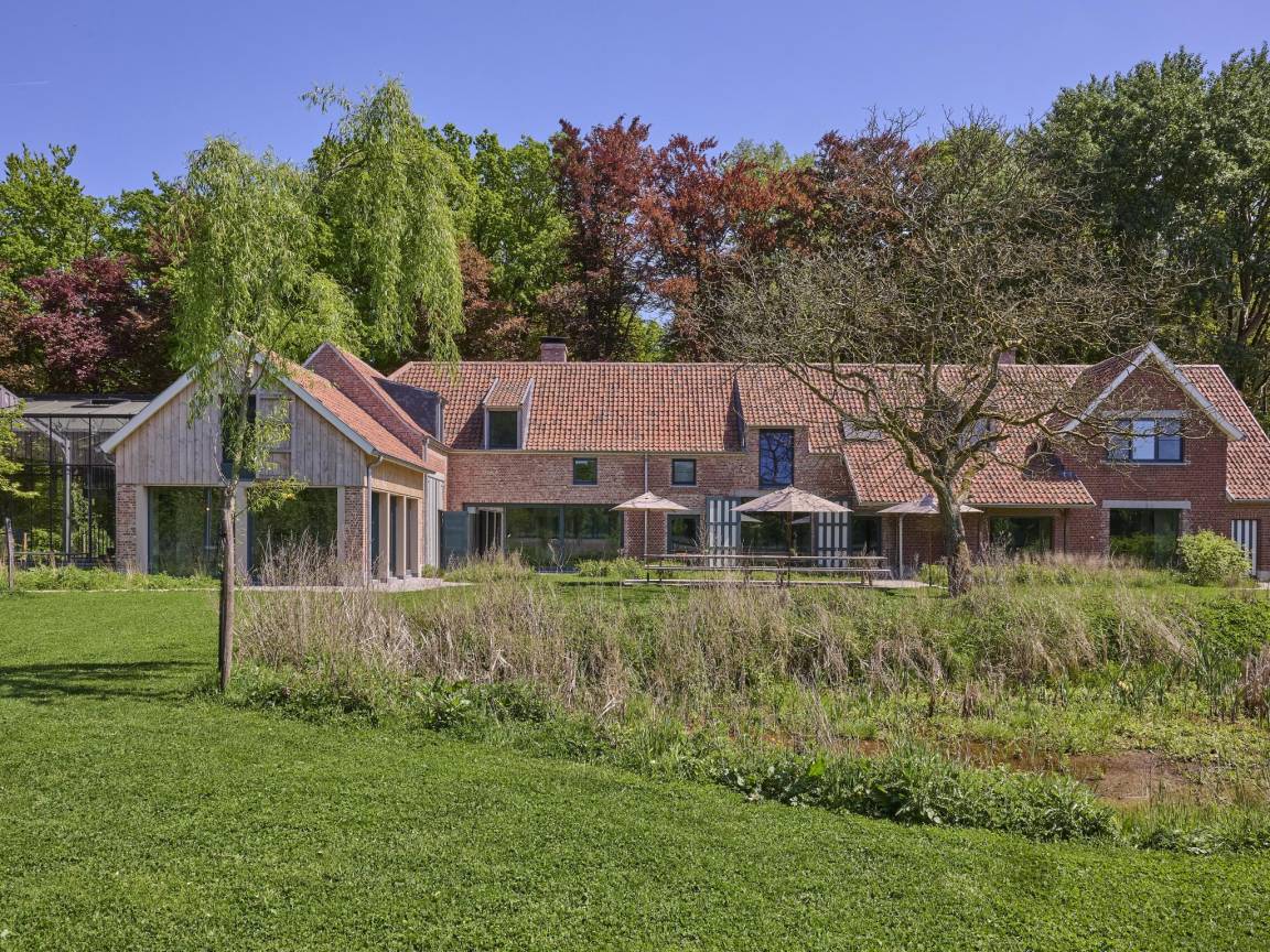 650 M² Villa ∙ 8 Chambres ∙ 24 Personnes - Malle