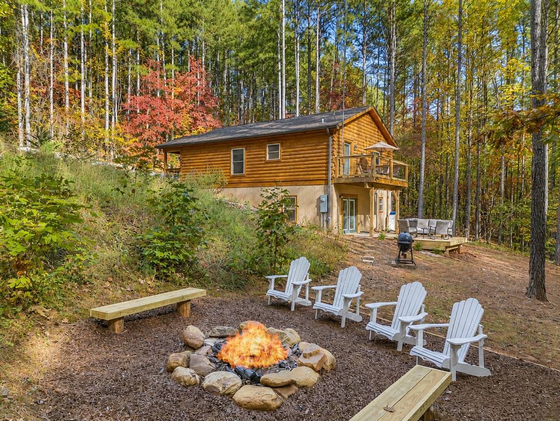 186 M² House ∙ 3 Bedrooms ∙ 8 Guests - Lake Lure, NC