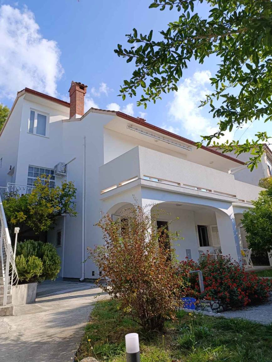 120 M² Apartment ∙ 2 Bedrooms ∙ 4 Guests - Rab
