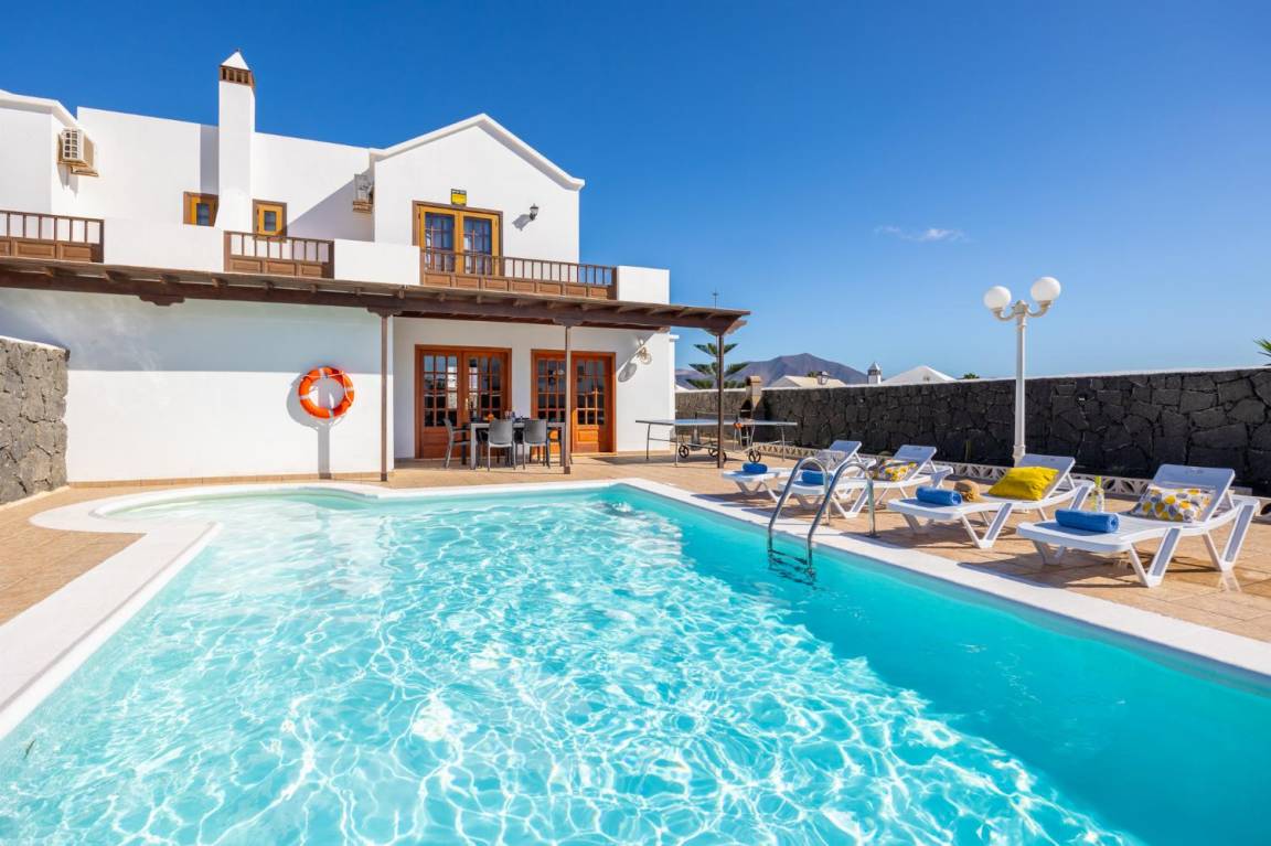 155 M² Villa ∙ 2 Bedrooms ∙ 4 Guests - Playa Blanca