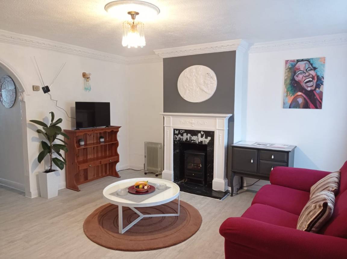 90 M² House ∙ 3 Bedrooms ∙ 8 Guests - Romford