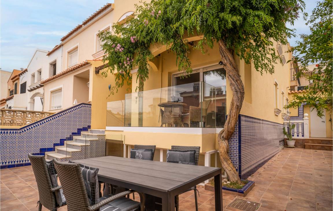 200 M² Dúplex ∙ 3 Habitaciones ∙ 6 Huéspedes - Roquetas de Mar