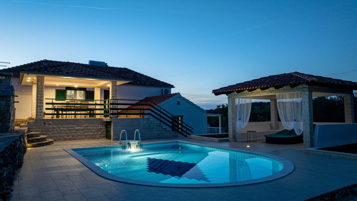 100 M² Villa ∙ 3 Schlafzimmer ∙ 6 Gäste - Vela Luka