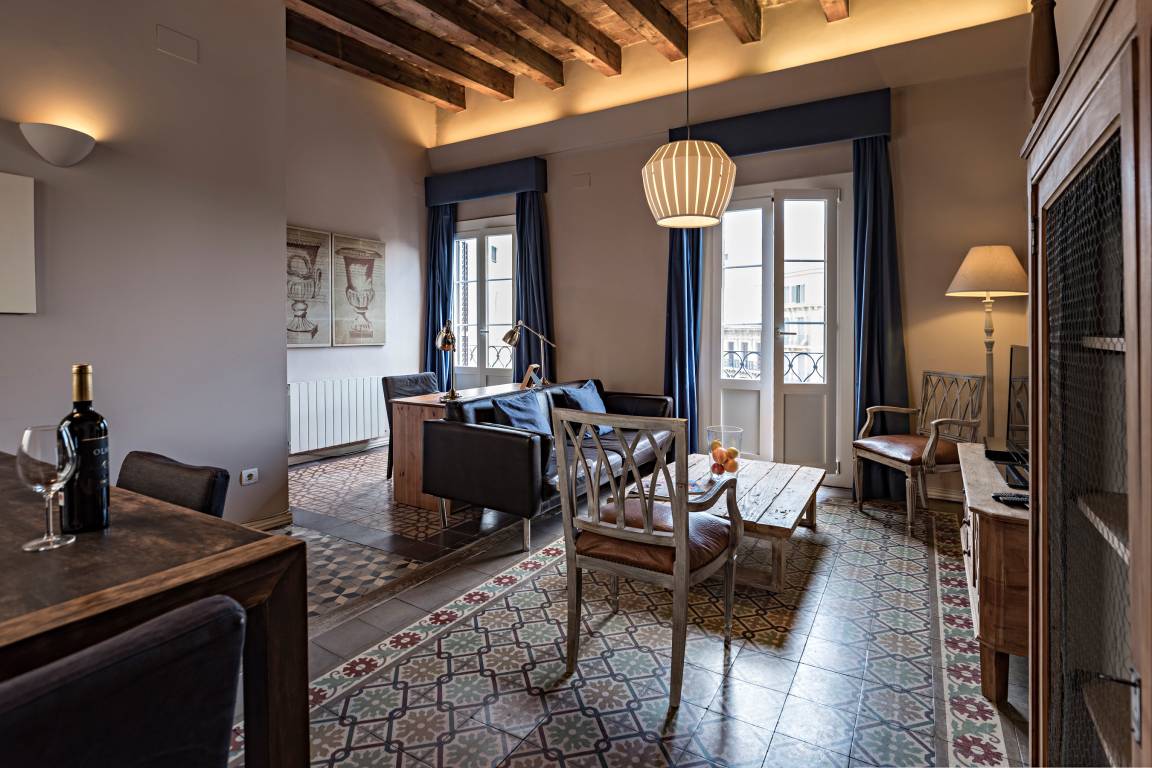 82 M² Apartamento ∙ 3 Habitaciones ∙ 6 Huéspedes - Barcelona