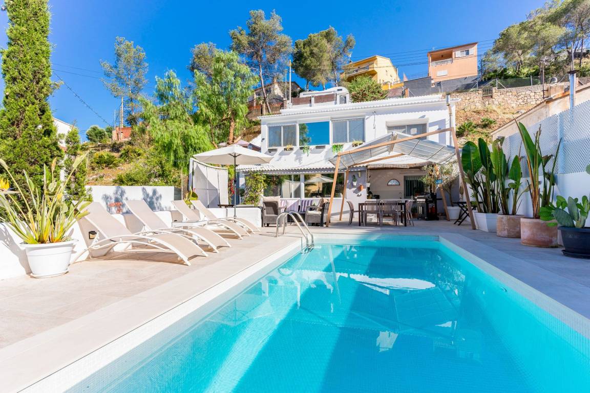 Villa ∙ 5 Bedrooms ∙ 10 Guests - Vilanova i la Geltrú