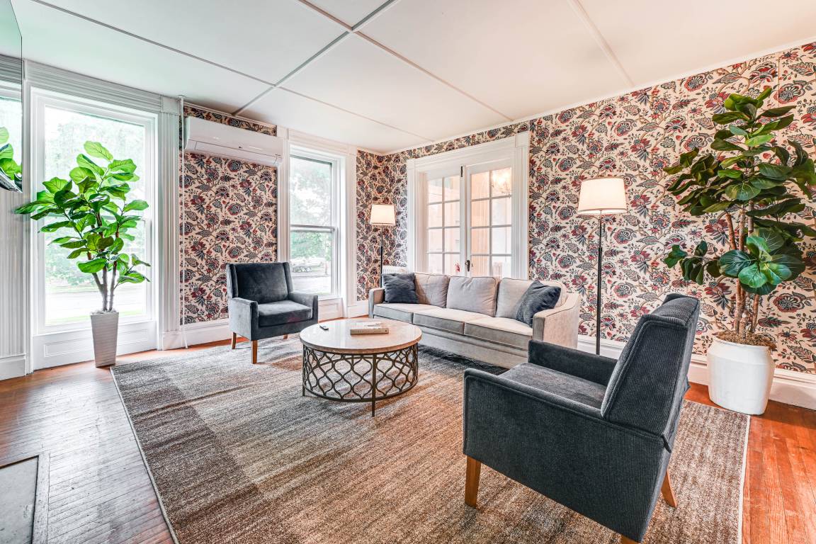 275 M² House ∙ 5 Bedrooms ∙ 11 Guests - Aurora, NY