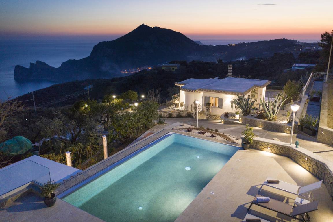 240 M² Villa ∙ 5 Camere Da Letto ∙ 10 Ospiti - Vico Equense