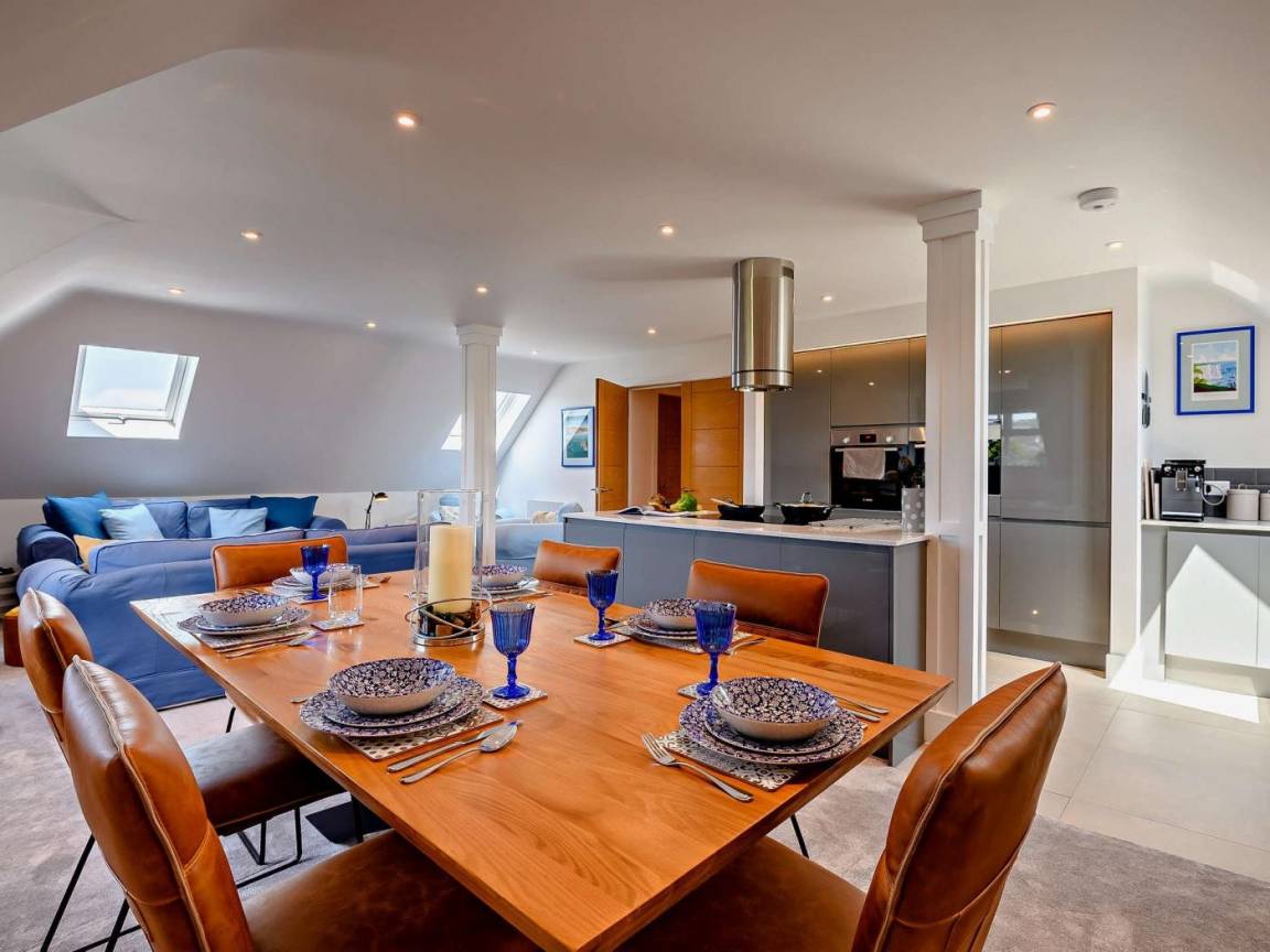 Apartment ∙ 3 Bedrooms ∙ 6 Guests - Wareham