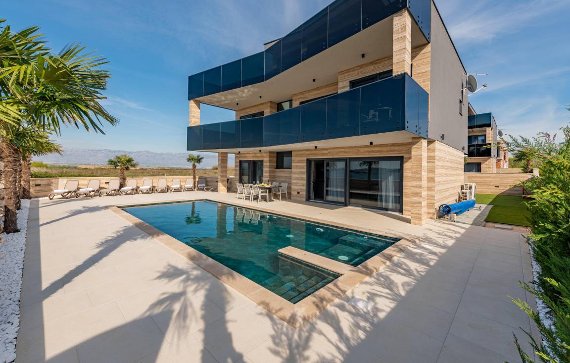 180 M² House ∙ 5 Bedrooms ∙ 10 Guests - Vir