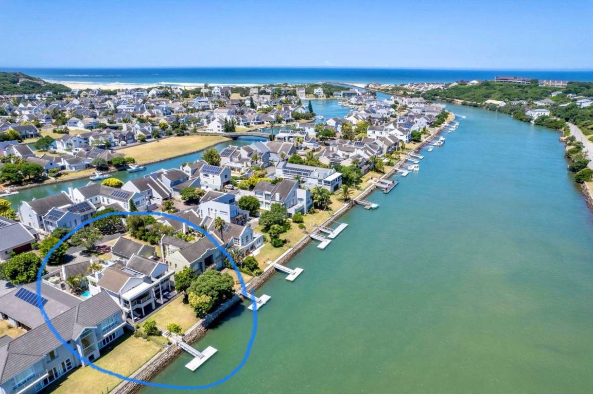 290 M² House ∙ 4 Bedrooms ∙ 9 Guests - Port Alfred