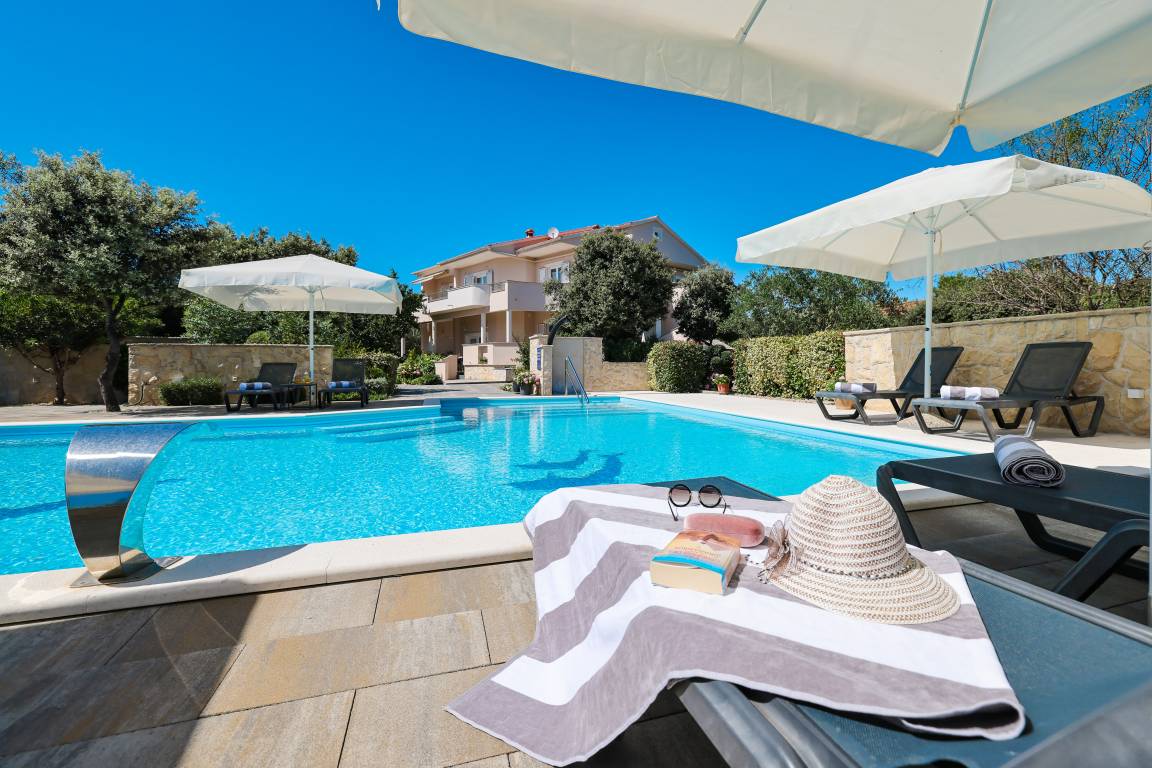 65 M² Villa ∙ 2 Bedrooms ∙ 5 Guests - Nin