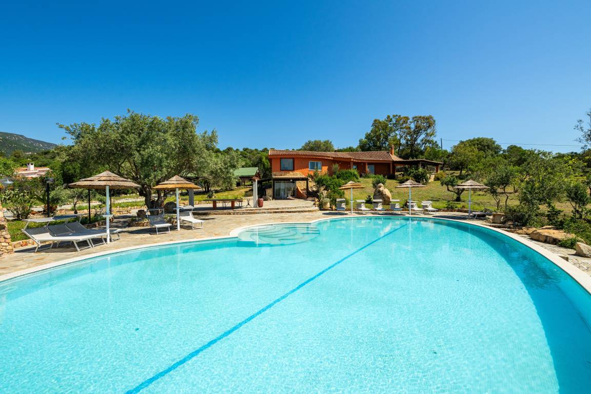 200 M² Villa ∙ 5 Schlafzimmer ∙ 17 Gäste - Villasimius