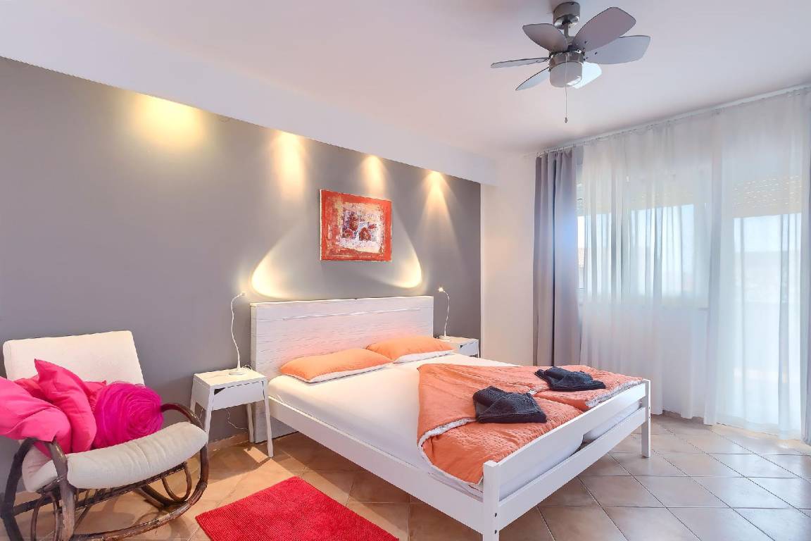 70 M² Ferienwohnung ∙ 2 Schlafzimmer ∙ 4 Gäste - Pula