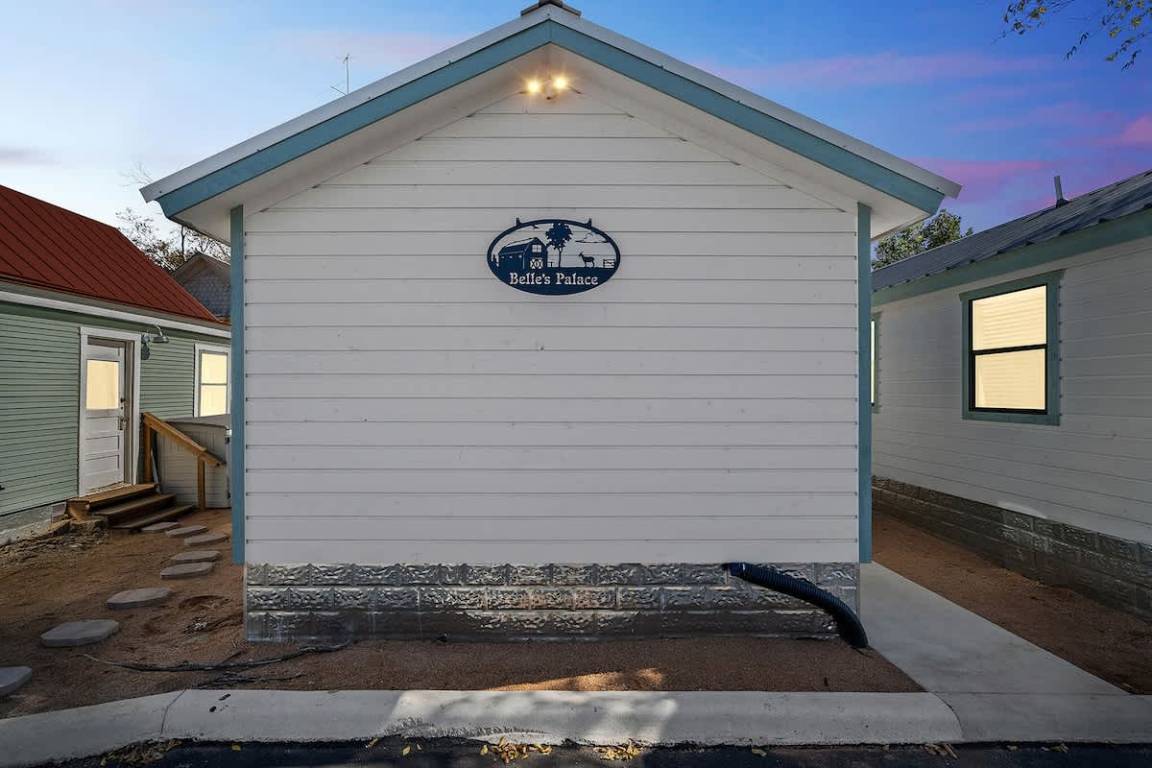 House ∙ 1 Bedroom ∙ 2 Guests - Fredericksburg