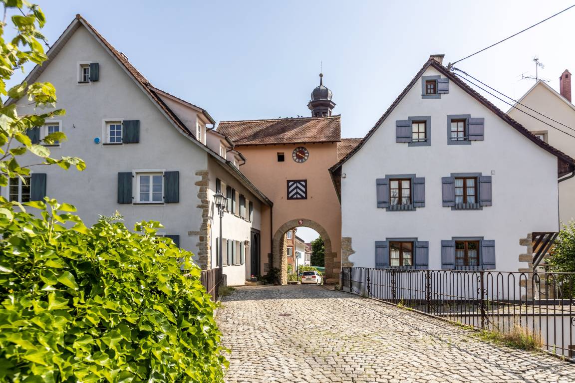 70 M² Ferienwohnung ∙ 1 Schlafzimmer ∙ 3 Gäste - Engen