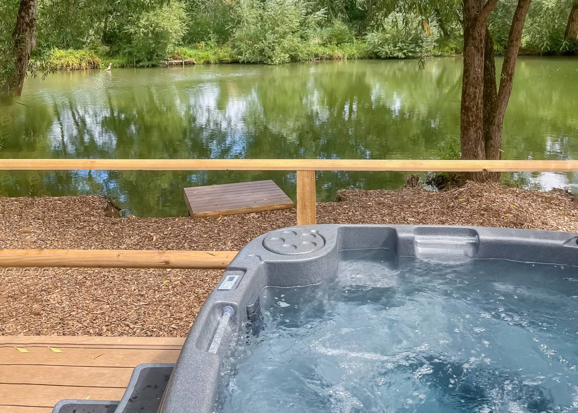 Chalet ∙ 2 Bedrooms ∙ 4 Guests - Bradford-on-Avon