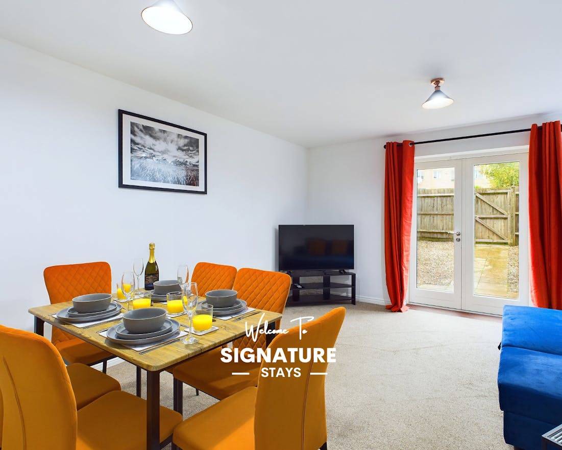 100 M² House ∙ 4 Bedrooms ∙ 8 Guests - Tewkesbury