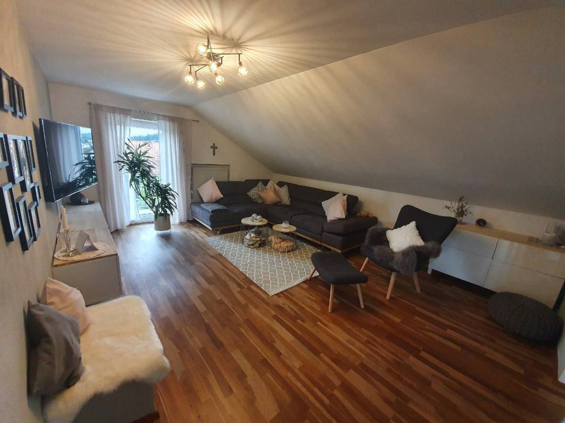 86 M² Ferienwohnung ∙ 1 Schlafzimmer ∙ 8 Gäste - Freyung