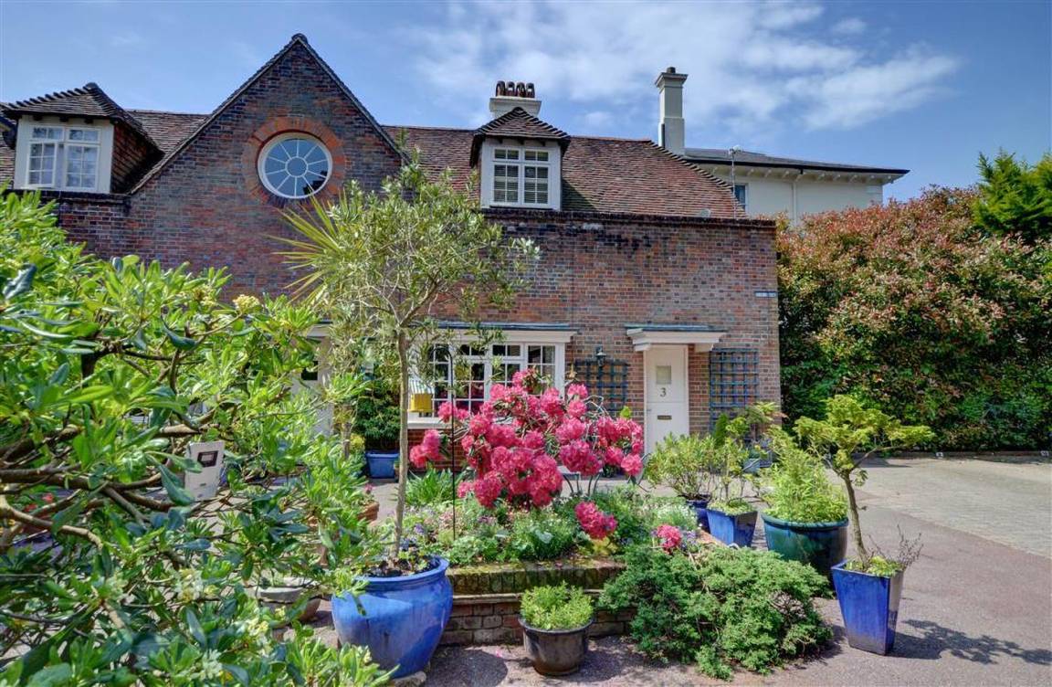 Cottage ∙ 2 Bedrooms ∙ 4 Guests - Royal Tunbridge Wells