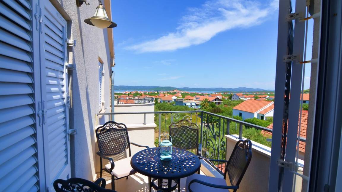 43 M² Ferienwohnung ∙ 2 Schlafzimmer ∙ 4 Gäste - Murter