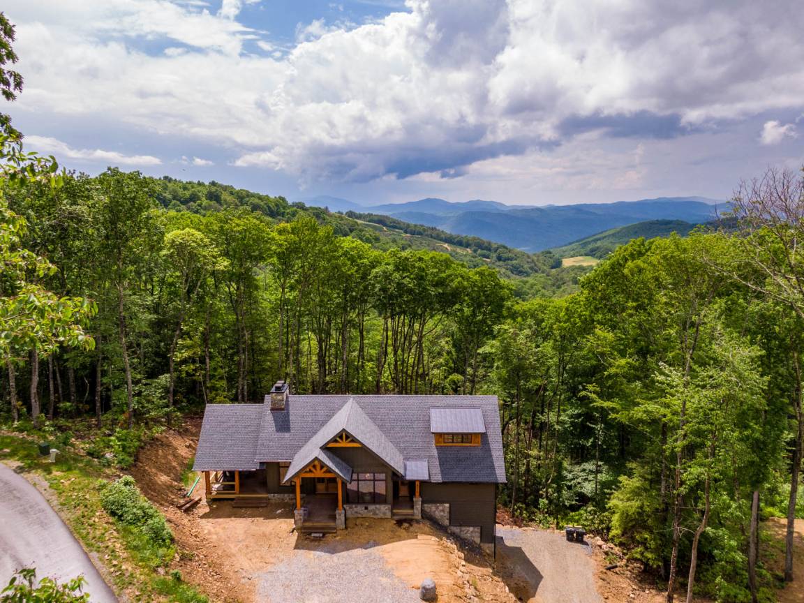 House ∙ 4 Bedrooms ∙ 10 Guests - Beech Mountain, NC