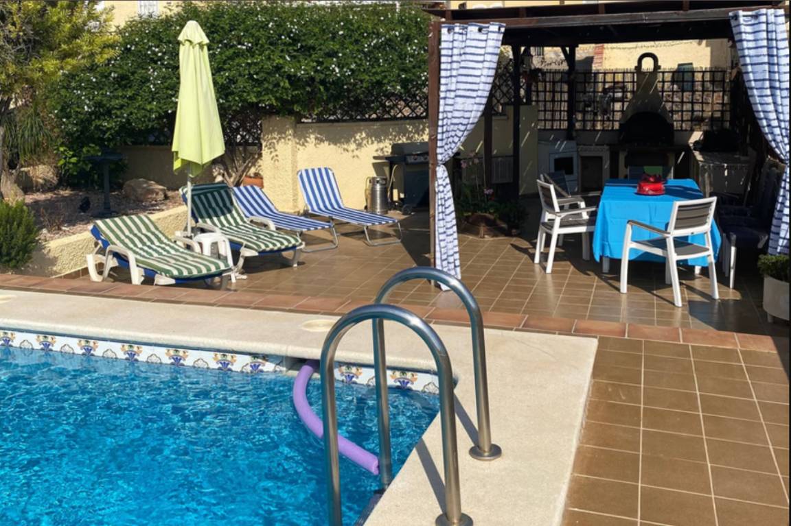 200 M² Villa ∙ 4 Bedrooms ∙ 8 Guests - Guardamar del Segura