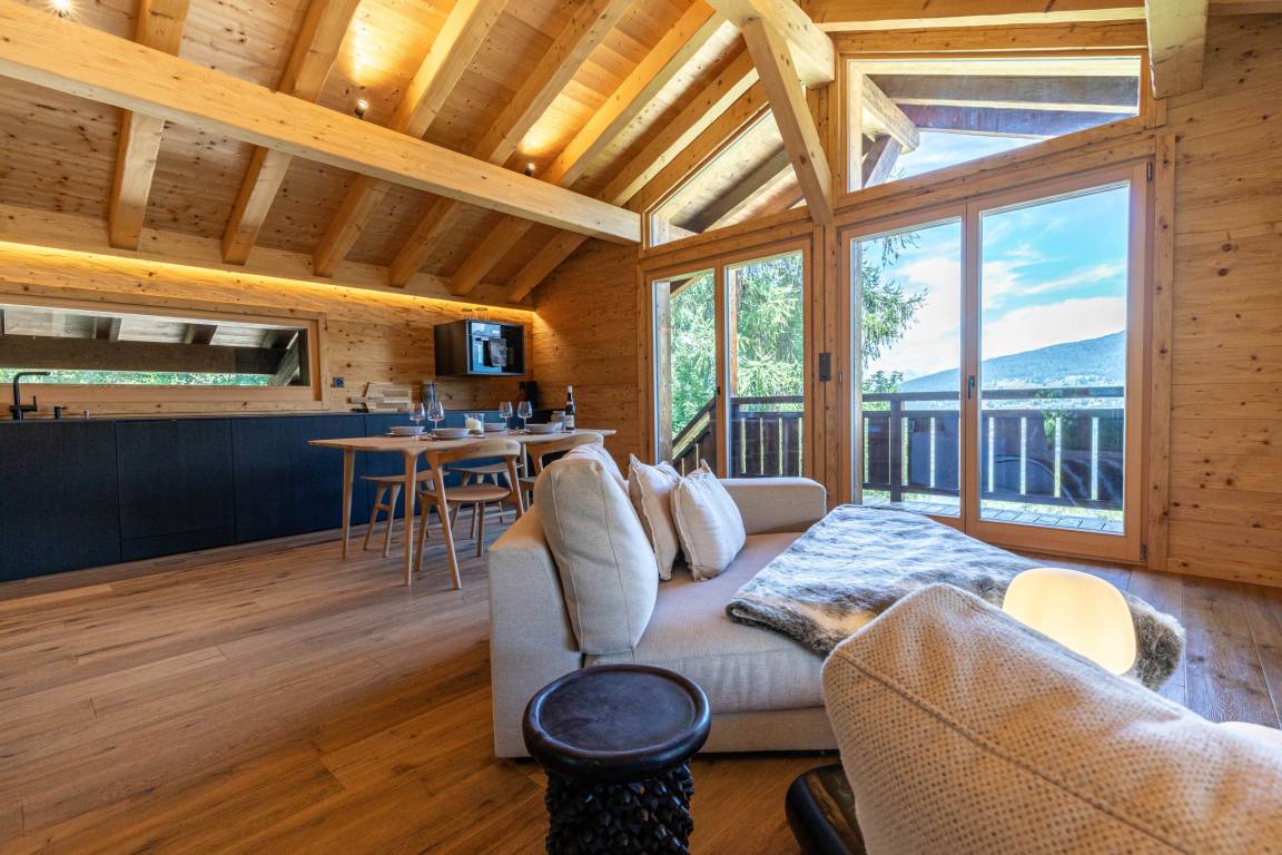80 M² Chalet ∙ 2 Slaapkamers ∙ 4 Gasten - Nax
