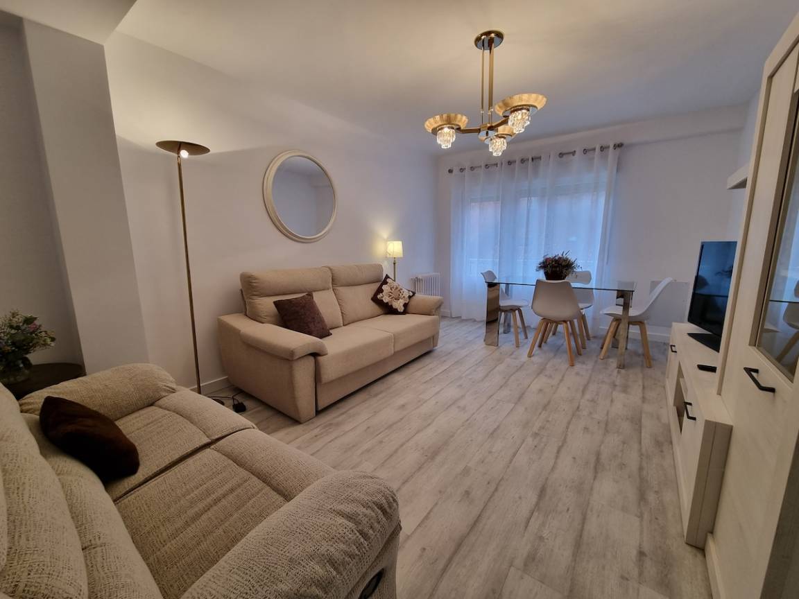 106 M² Apartamento ∙ 3 Habitaciones ∙ 8 Huéspedes - Gijón