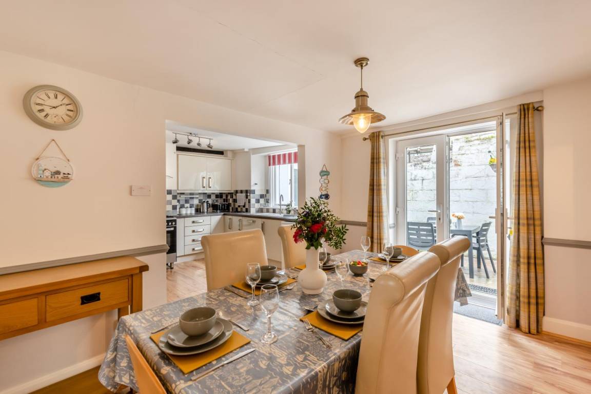 Cottage ∙ 3 Bedrooms ∙ 6 Guests - Appledore