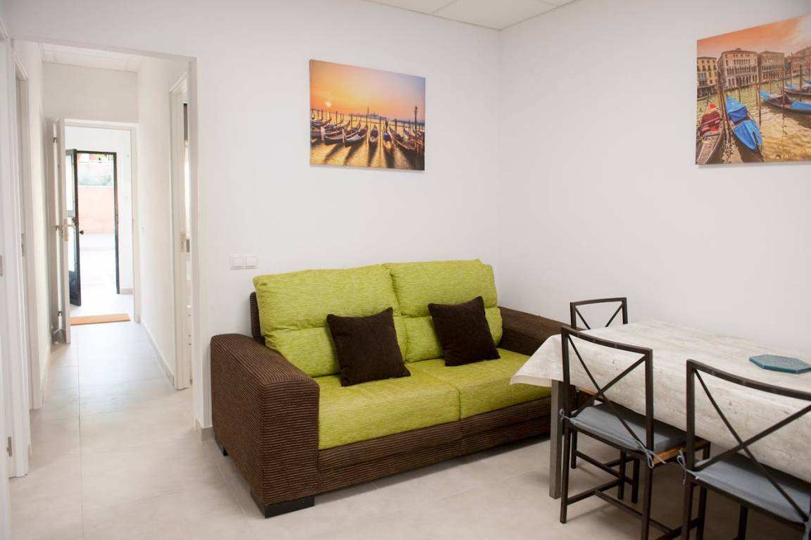 88 M² Apartamento ∙ 3 Habitaciones ∙ 7 Huéspedes - Cornellà de Llobregat