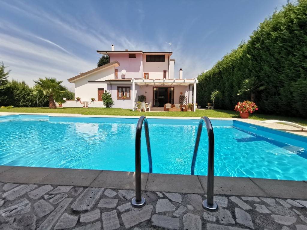 300 M² Villa ∙ 3 Bedrooms ∙ 6 Guests - Lamezia Terme