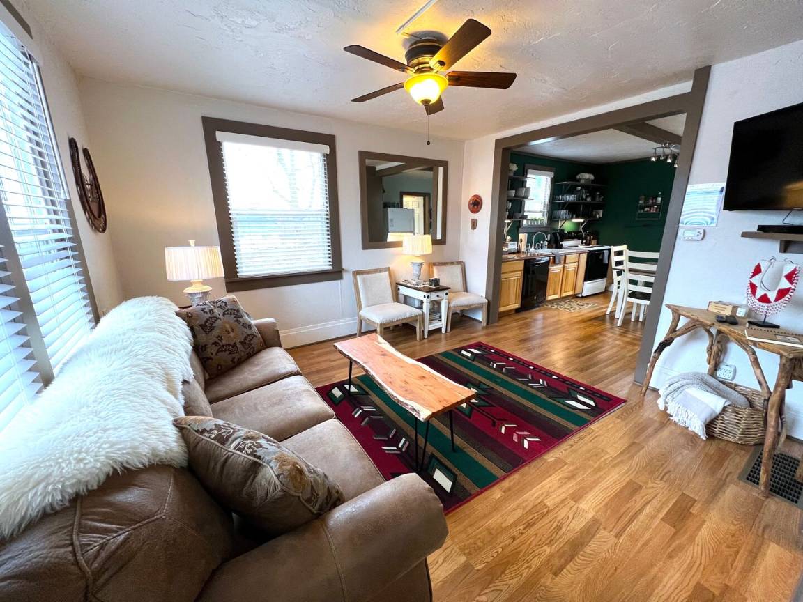 70 M² House ∙ 2 Bedrooms ∙ 6 Guests - Whitefish, MT