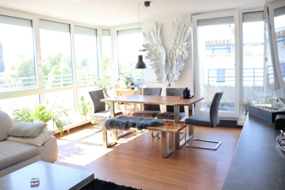 90 M² Ferienwohnung ∙ 1 Schlafzimmer ∙ 2 Gäste - Düsseldorf