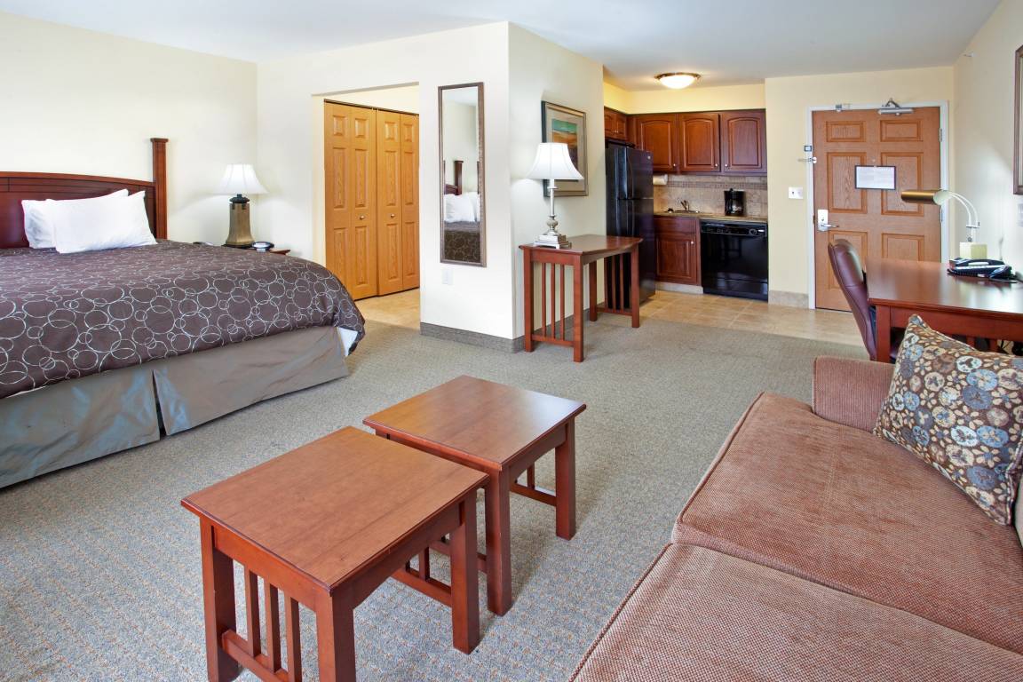 Studio Flat ∙ 1 Bedroom ∙ 3 Guests - Elkhart, IN