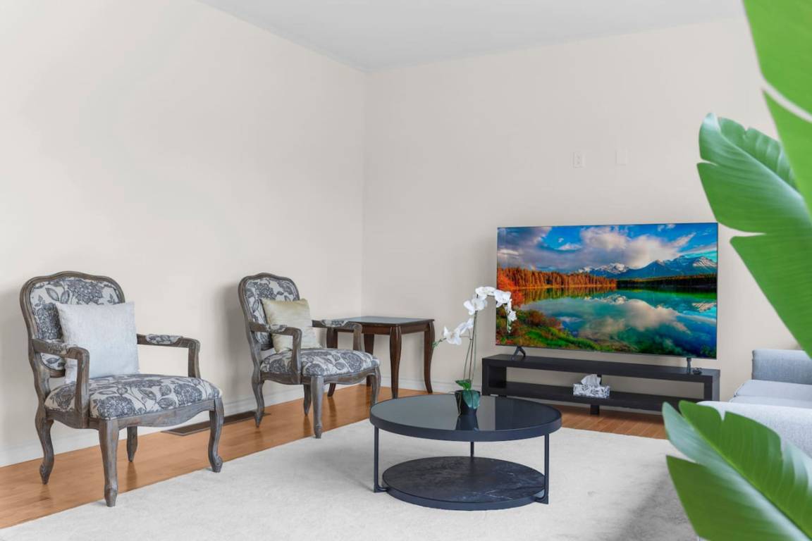 1500 M² House ∙ 5 Bedrooms ∙ 10 Guests - Ontario