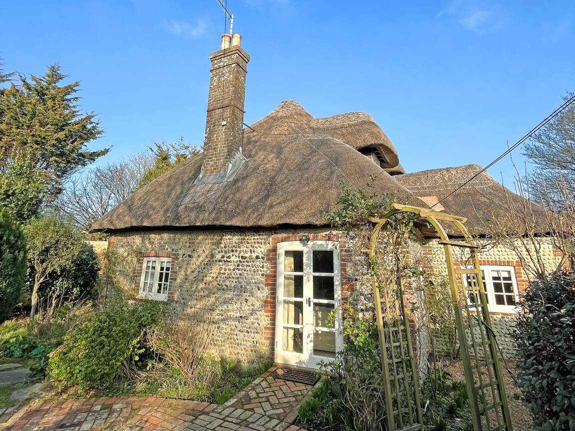 Cottage ∙ 4 Bedrooms ∙ 8 Guests - West Sussex