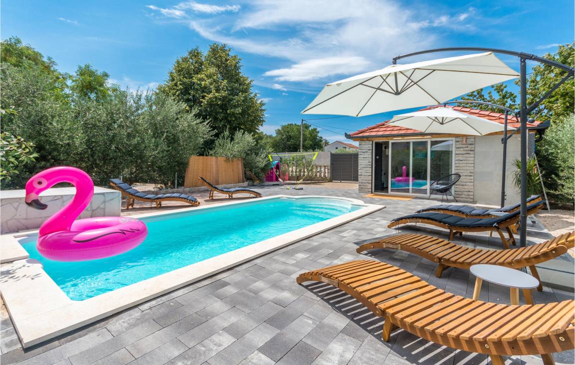125 M² Apartment ∙ 3 Bedrooms ∙ 6 Guests - Benkovac