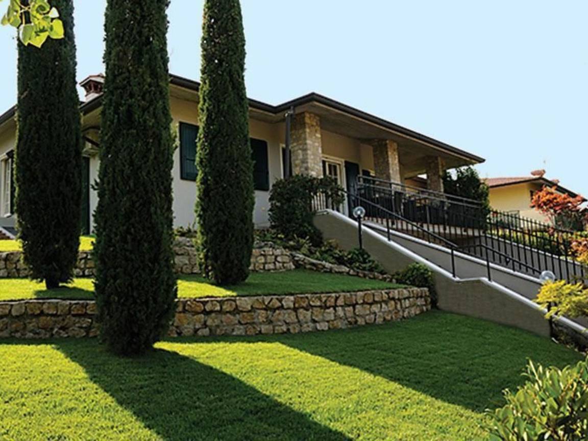 300 M² Ferienhaus ∙ 1 Schlafzimmer ∙ 12 Gäste - Desenzano del Garda