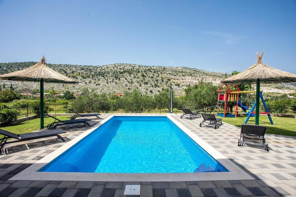 190 M² Ferienhaus ∙ 3 Schlafzimmer ∙ 10 Gäste - Podstrana