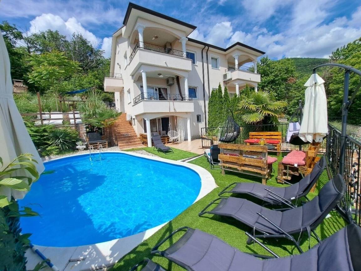 200 M² Apartment ∙ 5 Bedrooms ∙ 8 Guests - Lovran