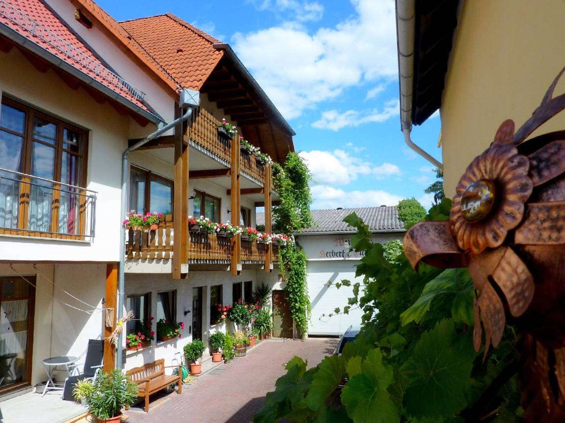 45 M² Ferienwohnung ∙ 1 Schlafzimmer ∙ 4 Gäste - Edesheim