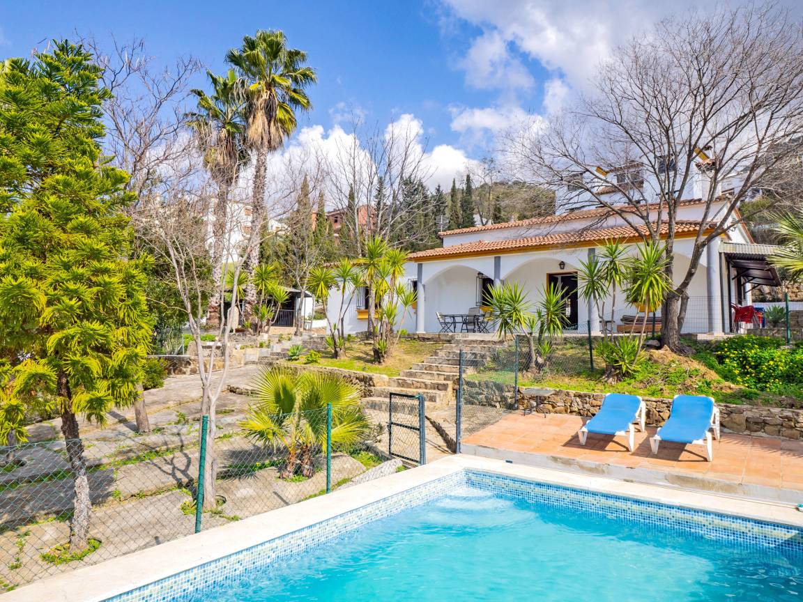 206 M² Casa Rural ∙ 5 Habitaciones ∙ 15 Huéspedes - Ronda
