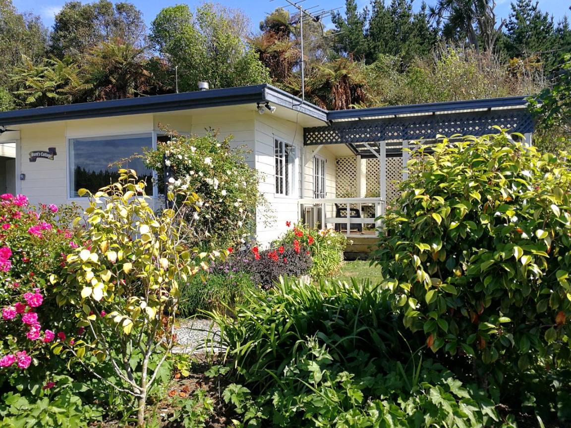 House ∙ 2 Bedrooms ∙ 5 Guests - Kumara